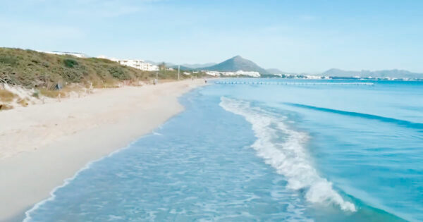 Hacer surf en Mallorca descubre las mejores playas para surfear